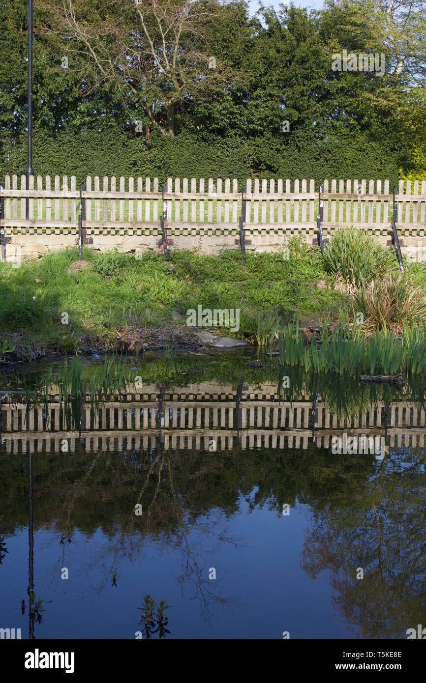 Pond fence hi-res stock photography and images - Alamy