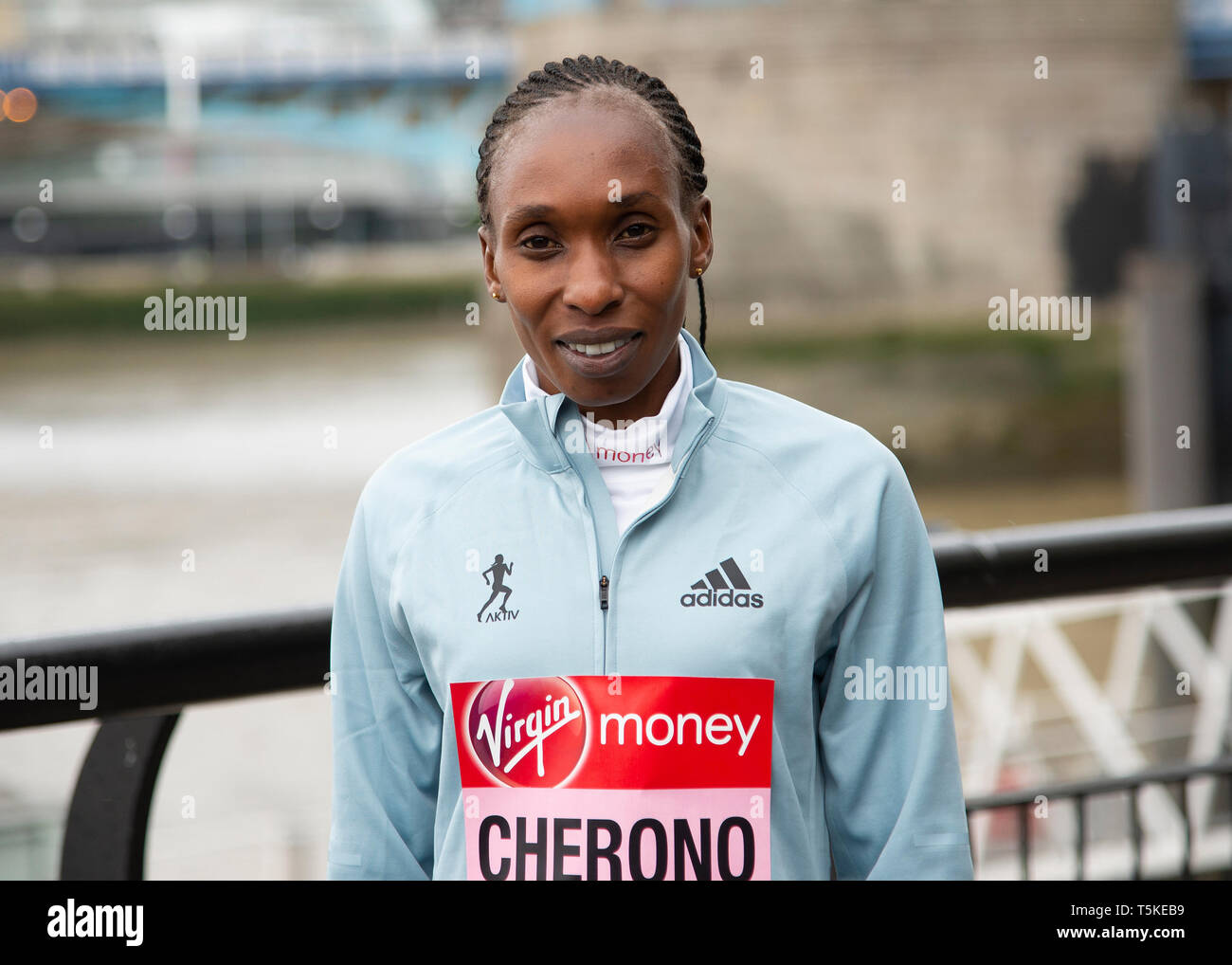 London Marathon Women's Elite Runners Stock Photo - Alamy