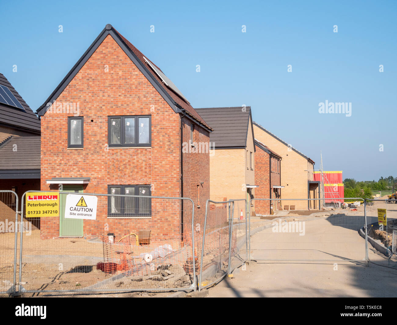 Small housing development uk hi-res stock photography and images - Alamy