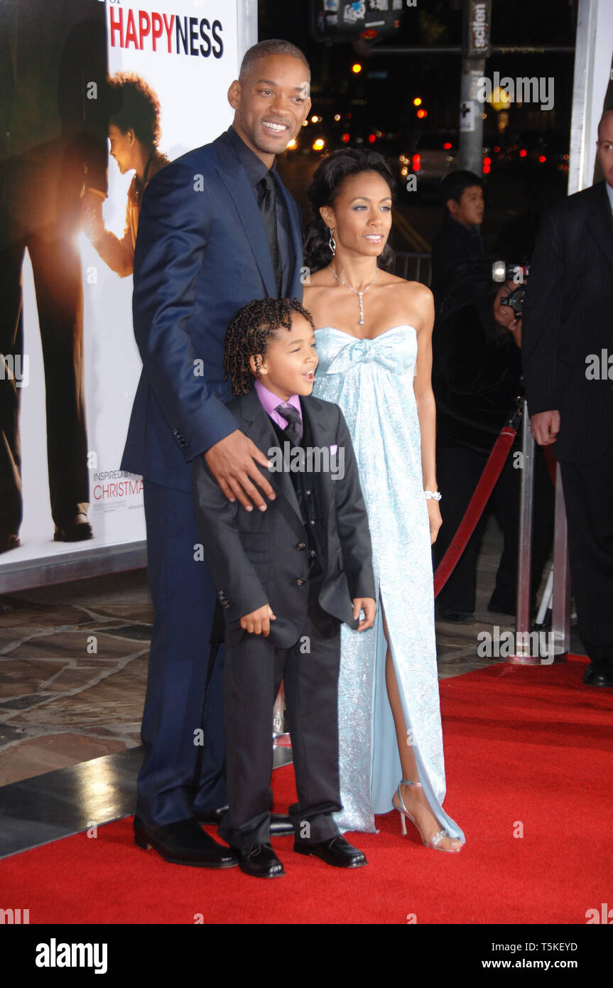LOS ANGELES, CA. December 07, 2006: WILL SMITH & wife JADA PINKETT ...