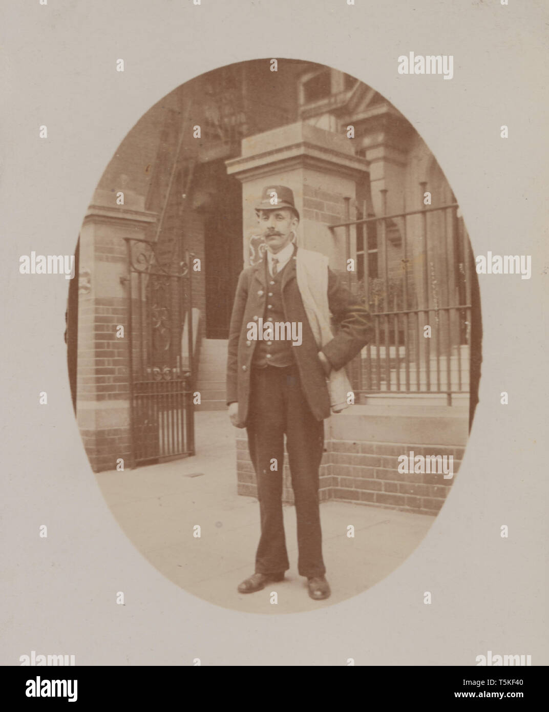 Royal mail postmen hi-res stock photography and images - Alamy