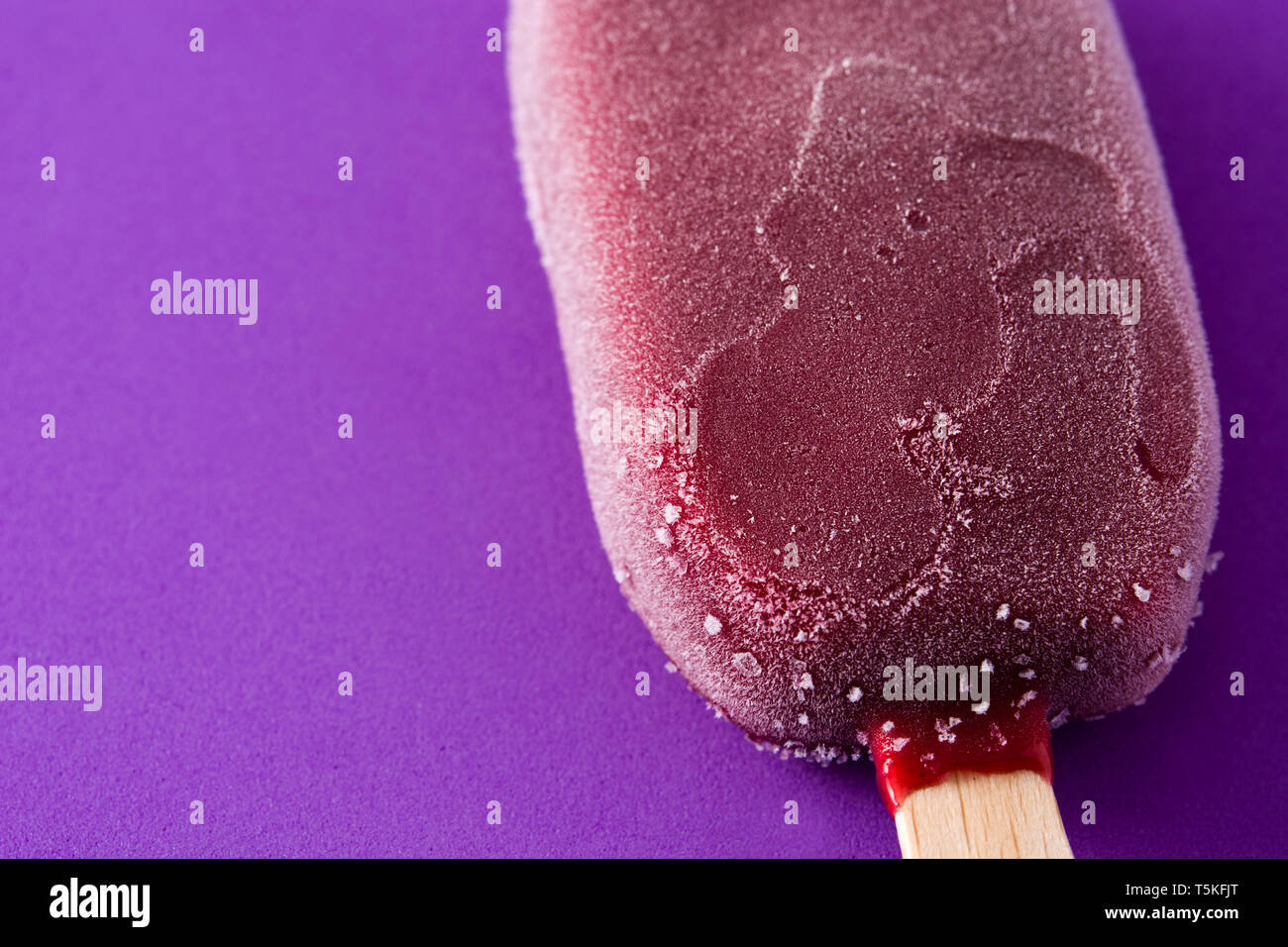 Strawberry popsicle on violet background.Copyspace Stock Photo - Alamy