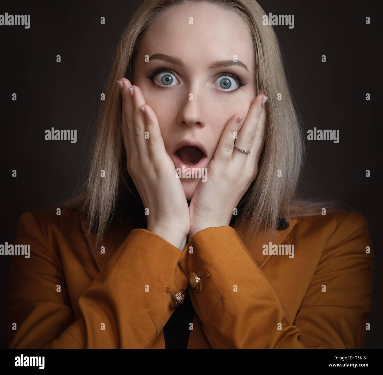 Surprised face. Dark background Stock Photo - Alamy
