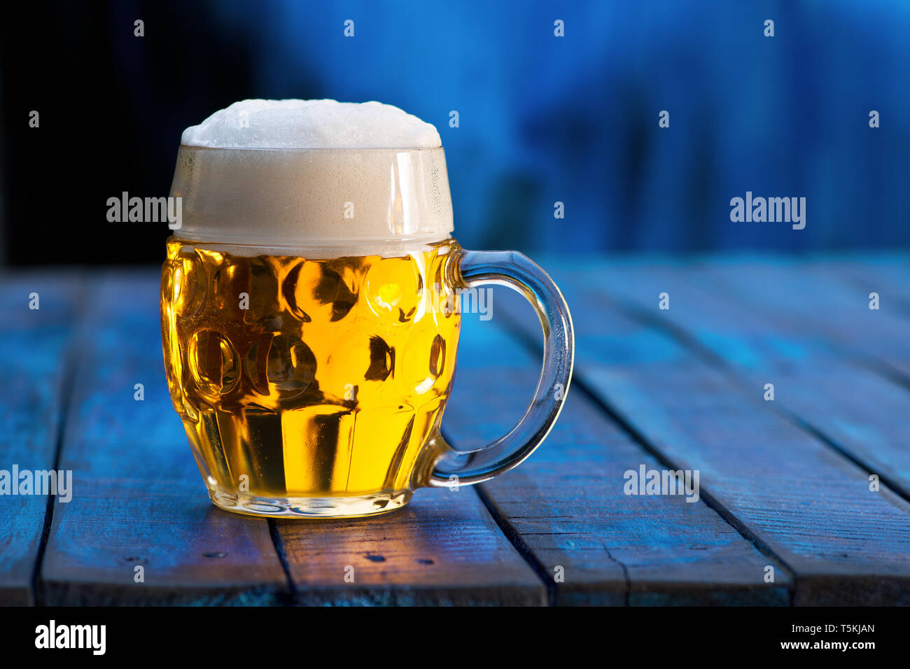 Foam on surface glass beer hi-res stock photography and images - Alamy