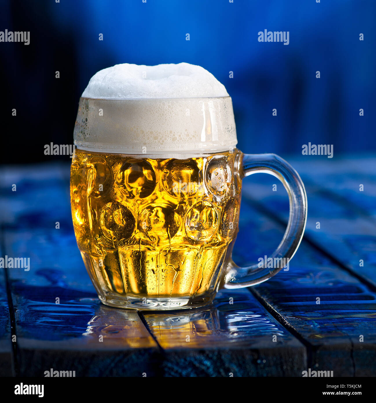 Dewy beer glass texture hi-res stock photography and images - Alamy