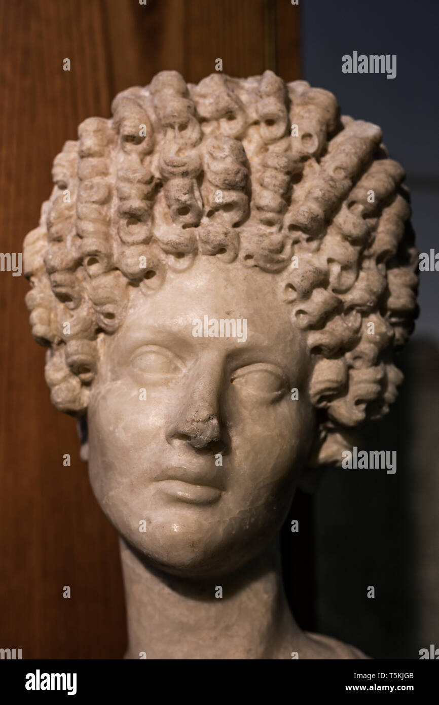 Etruscan statue hi-res stock photography and images - Alamy