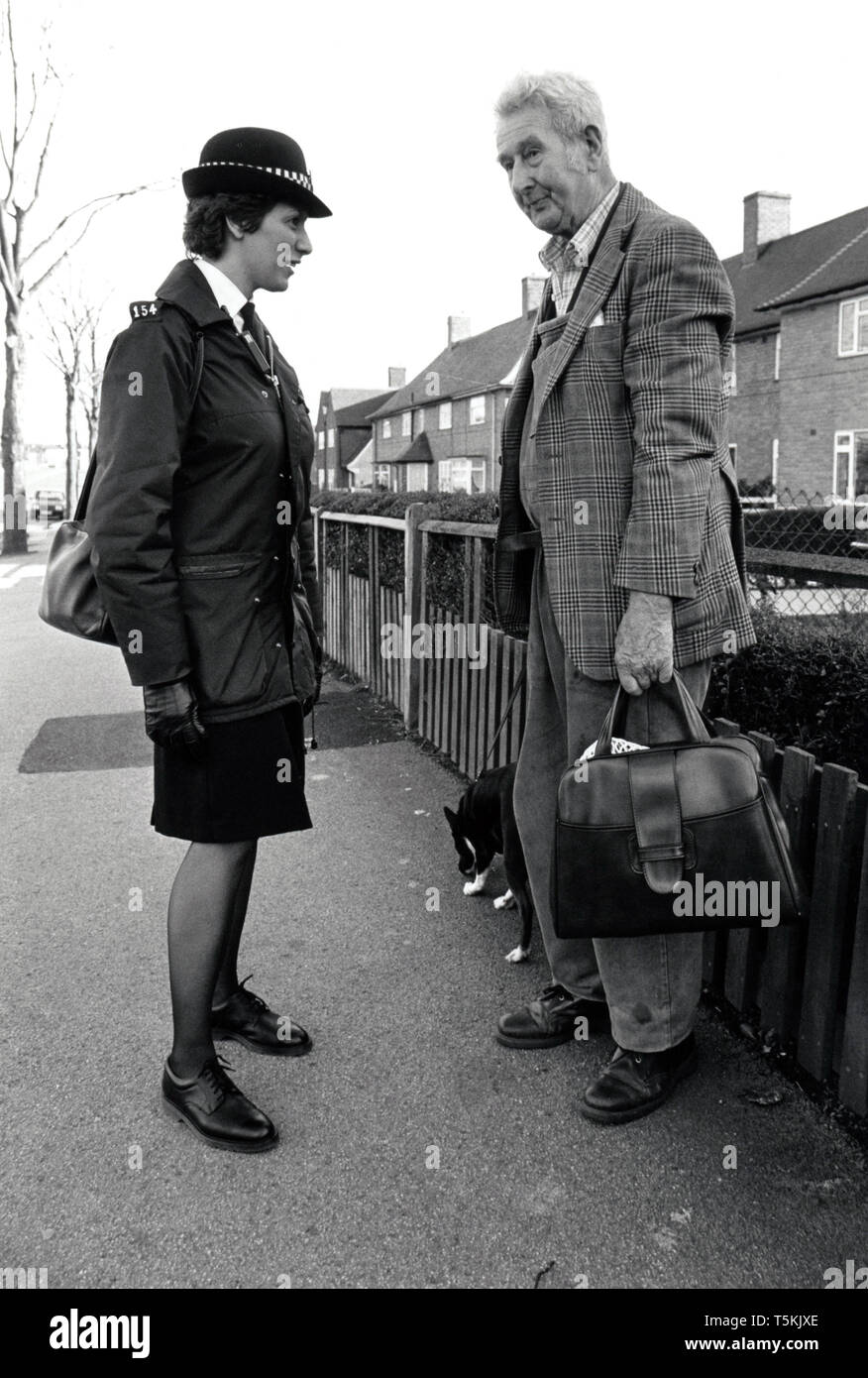 Black police officer chatting uk hi-res stock photography and images ...