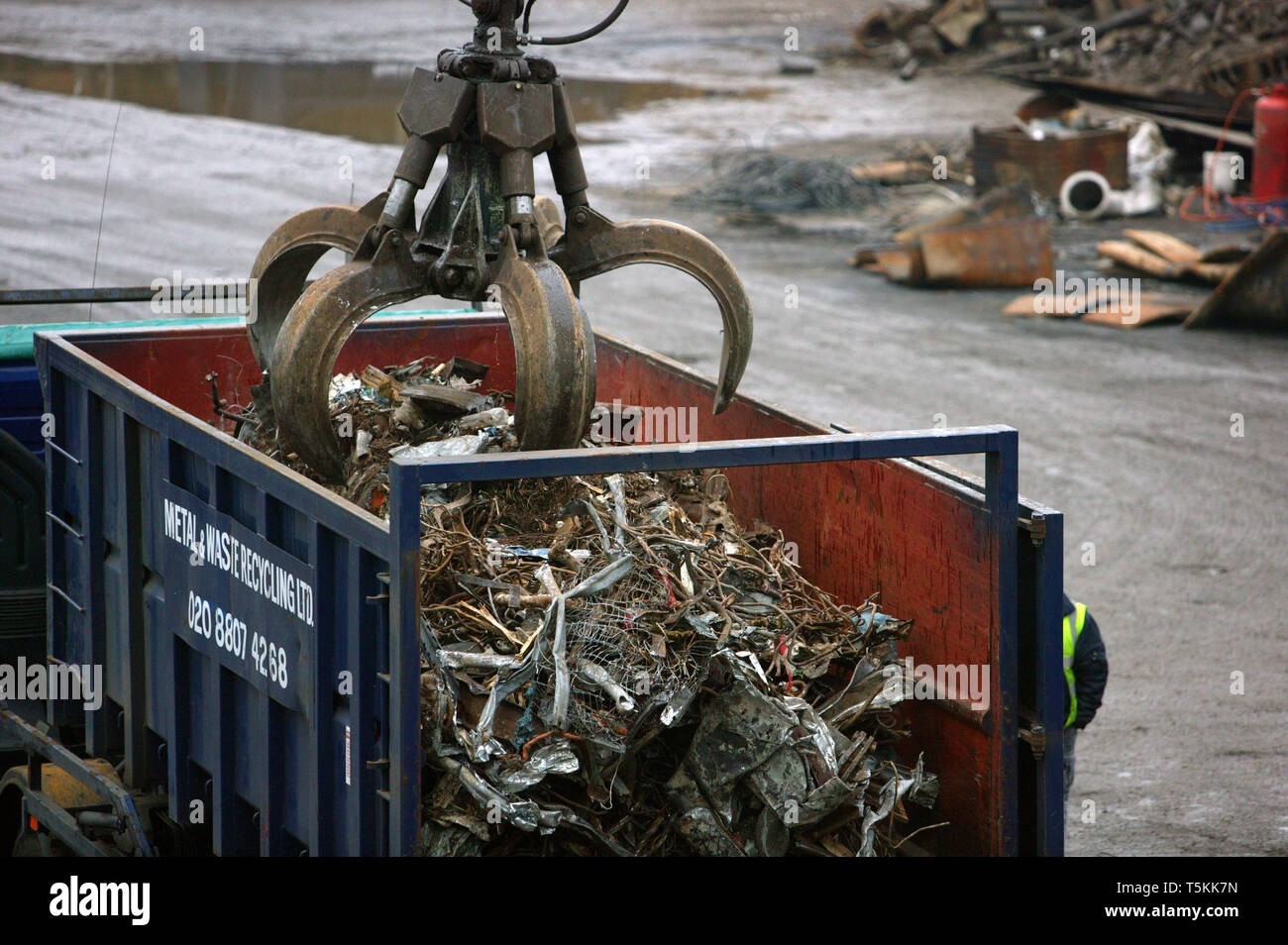 Welder welding scrap hi-res stock photography and images - Alamy