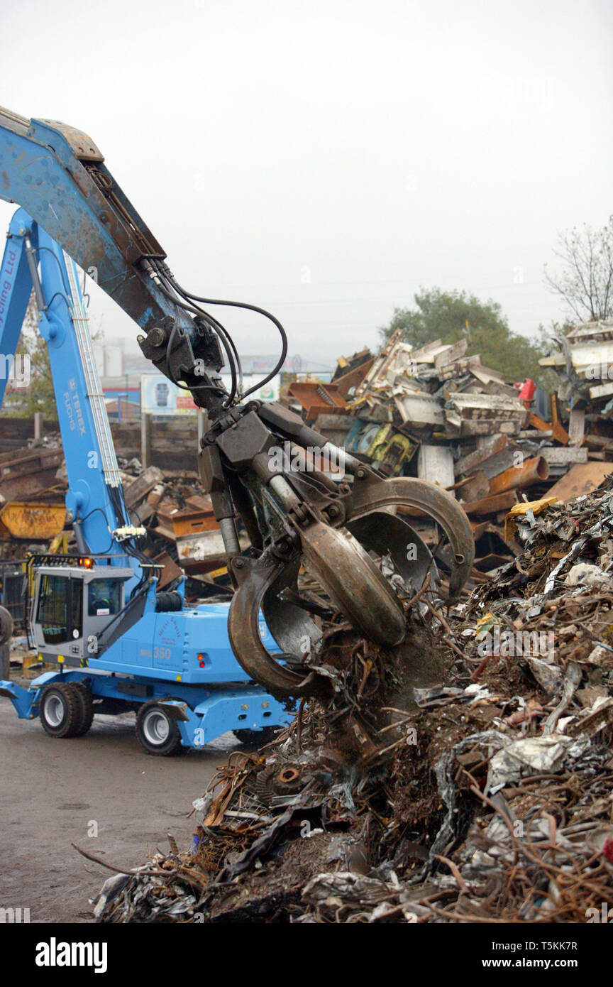 Using scrap materials hi-res stock photography and images - Alamy