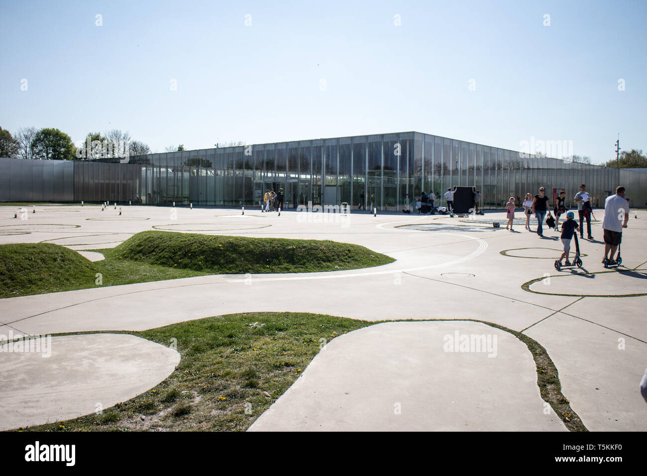 Le Louvre Lens : Architects SANAA Stock Photo - Alamy