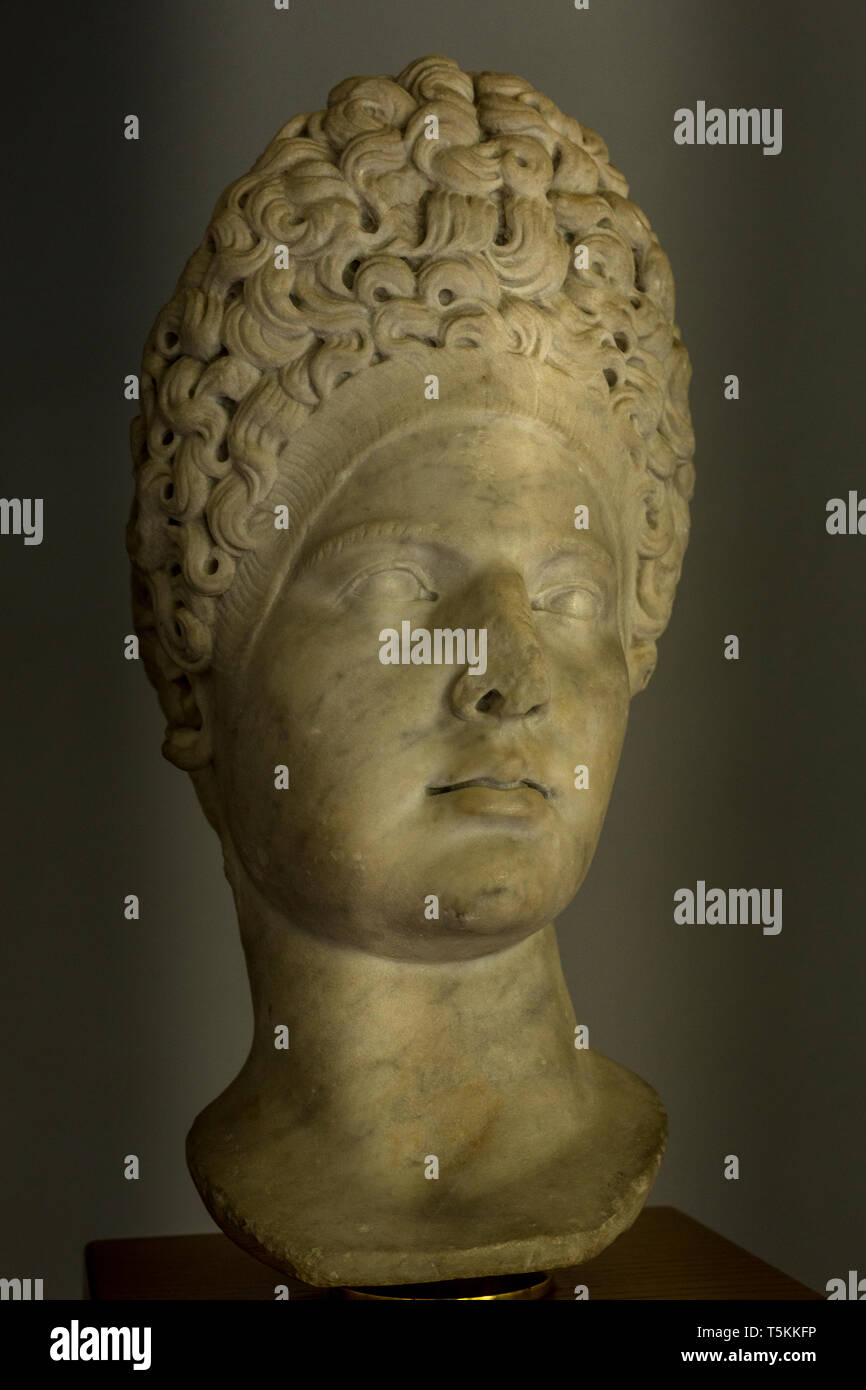 Etruscan statue in Fiesole Roman Museum Stock Photo - Alamy