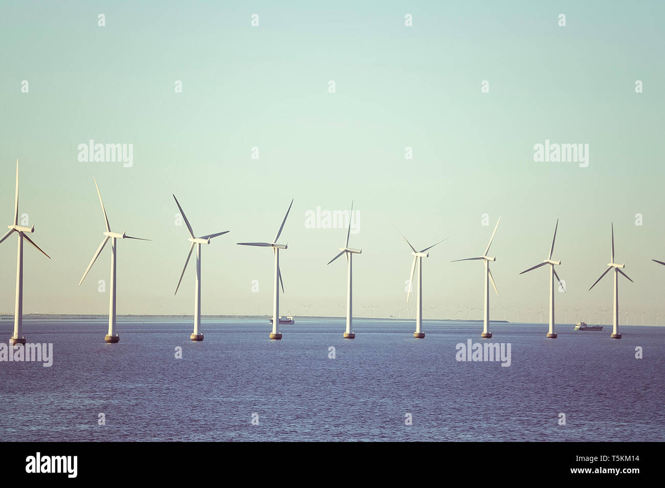 Green ocean water row hi-res stock photography and images - Alamy