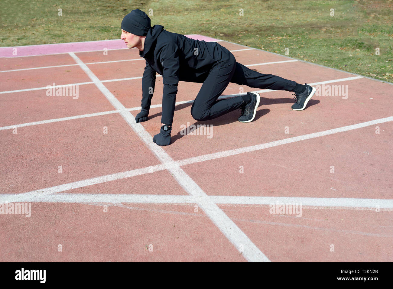 Track and field start leg hi-res stock photography and images - Alamy