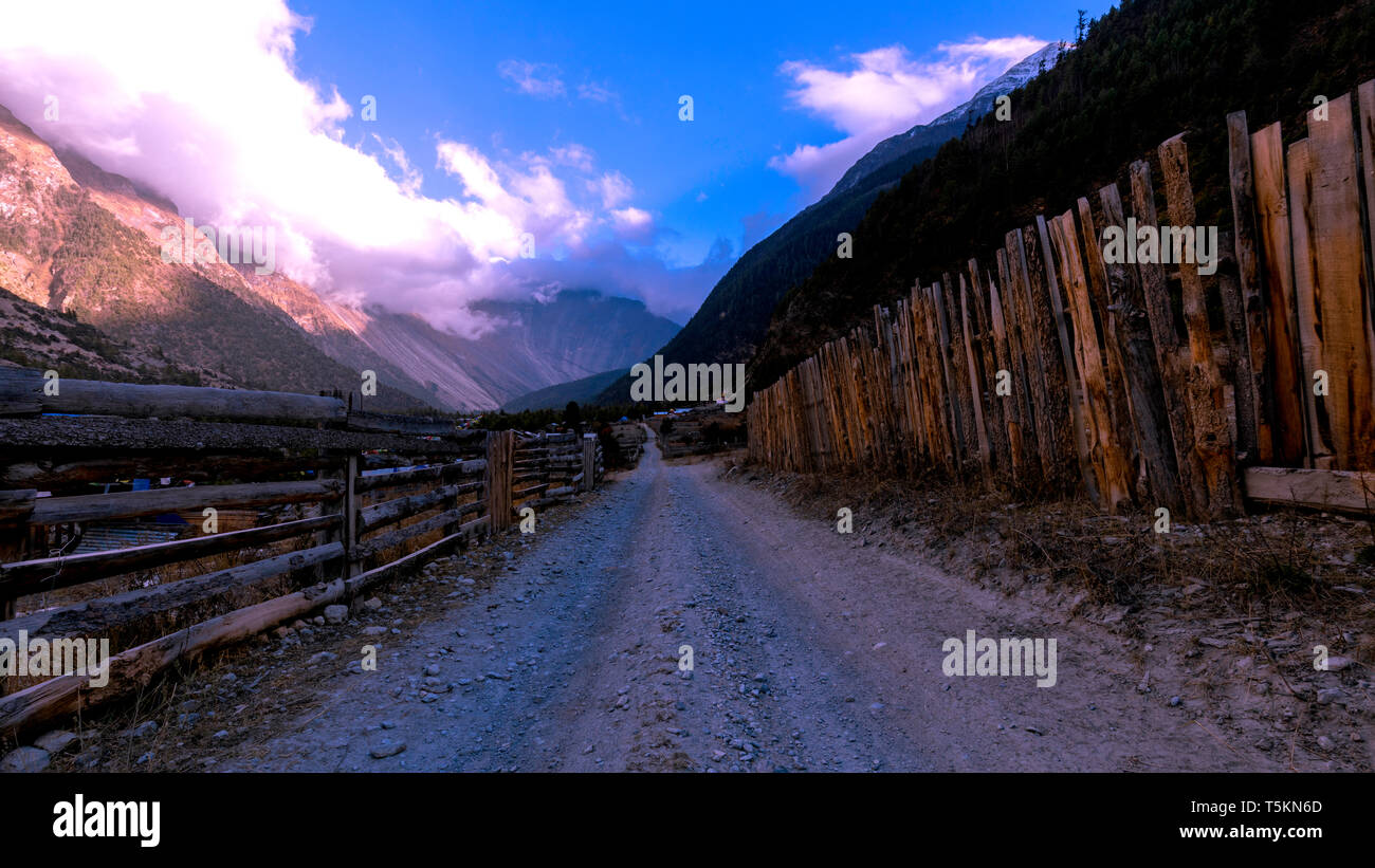 Property dividing fence hi-res stock photography and images - Alamy