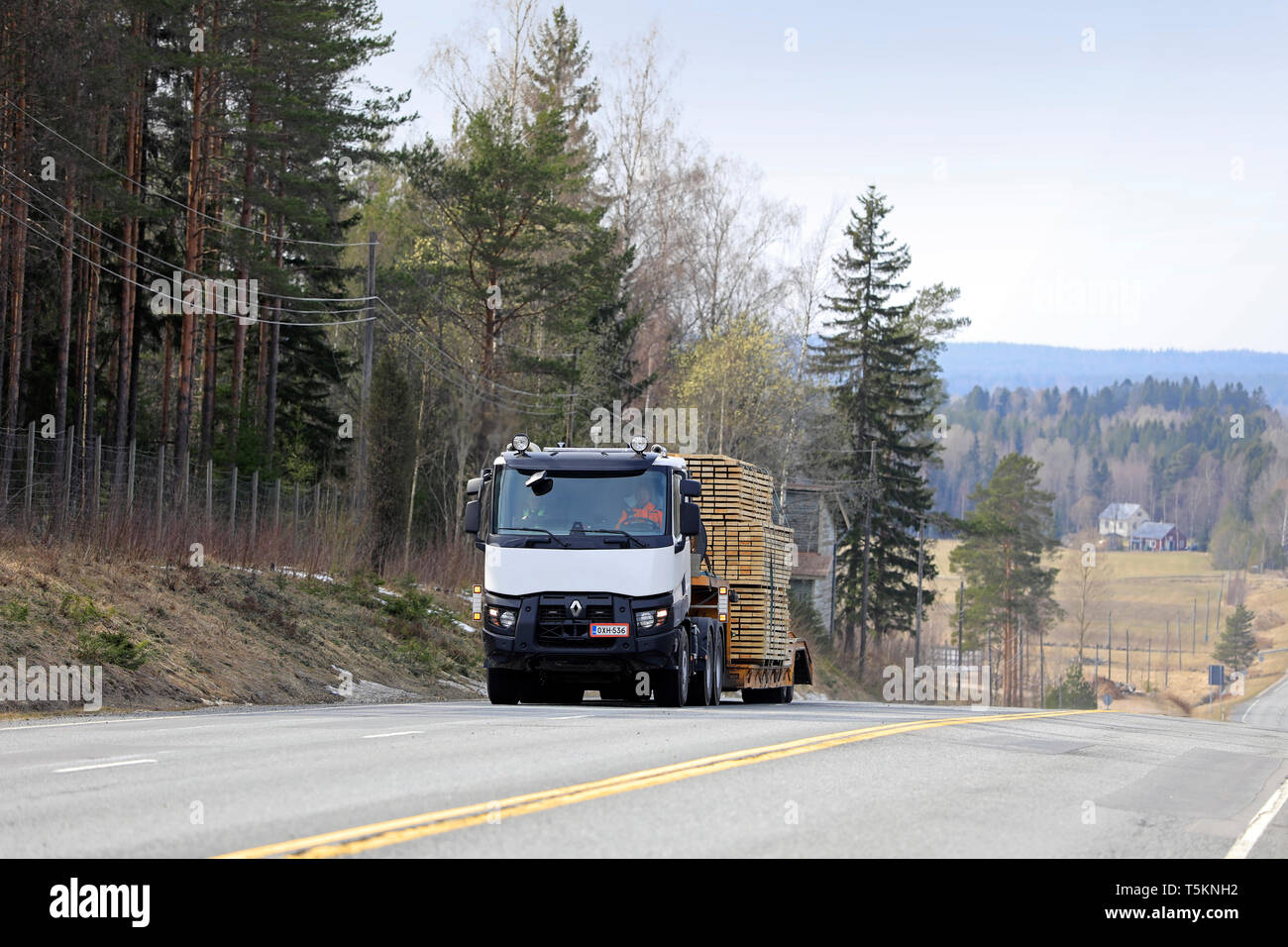 Lumber trucks hi-res stock photography and images - Alamy