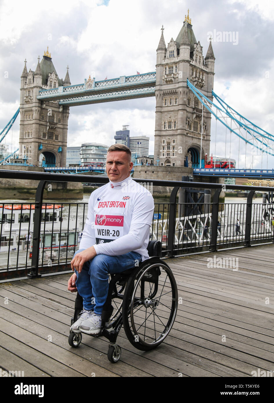 London, UK. 25th Apr, 2019. London Marathon 2019 Wheelchair athletes ...
