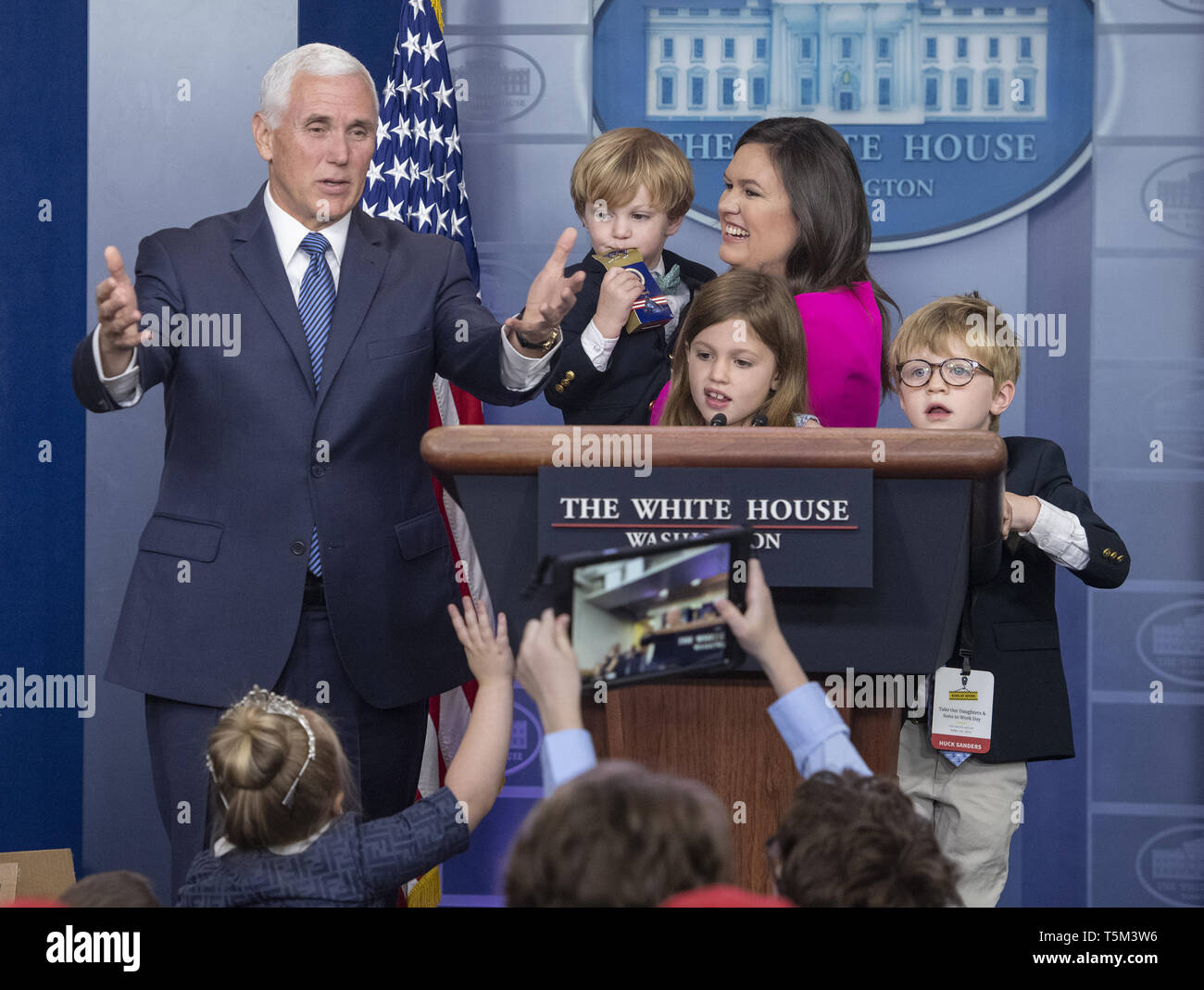 Sarah huck hi-res stock photography and images - Alamy