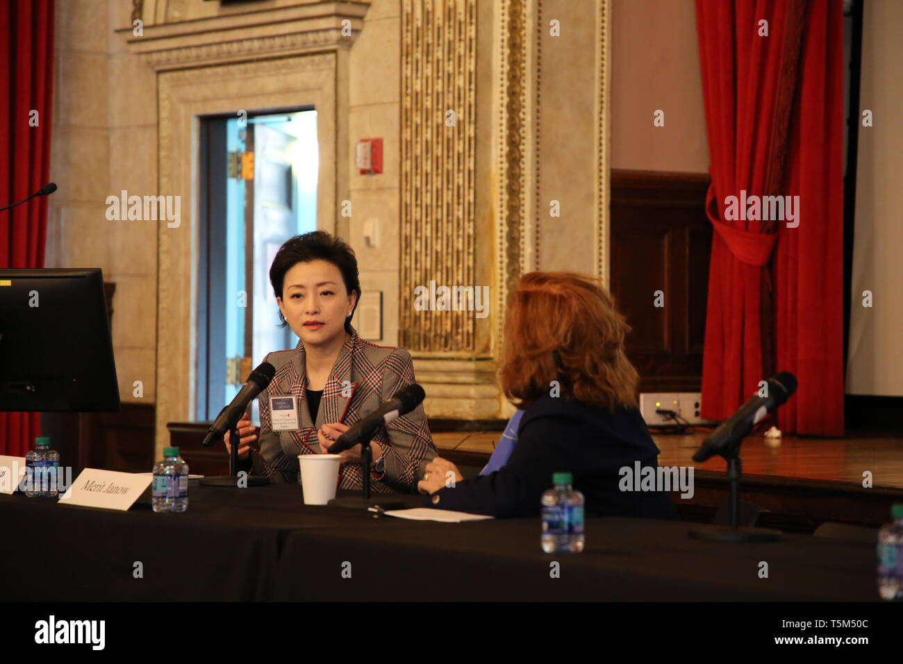 New York, USA. 19th Apr, 2019. Yang Lan (L) attends a special session ...