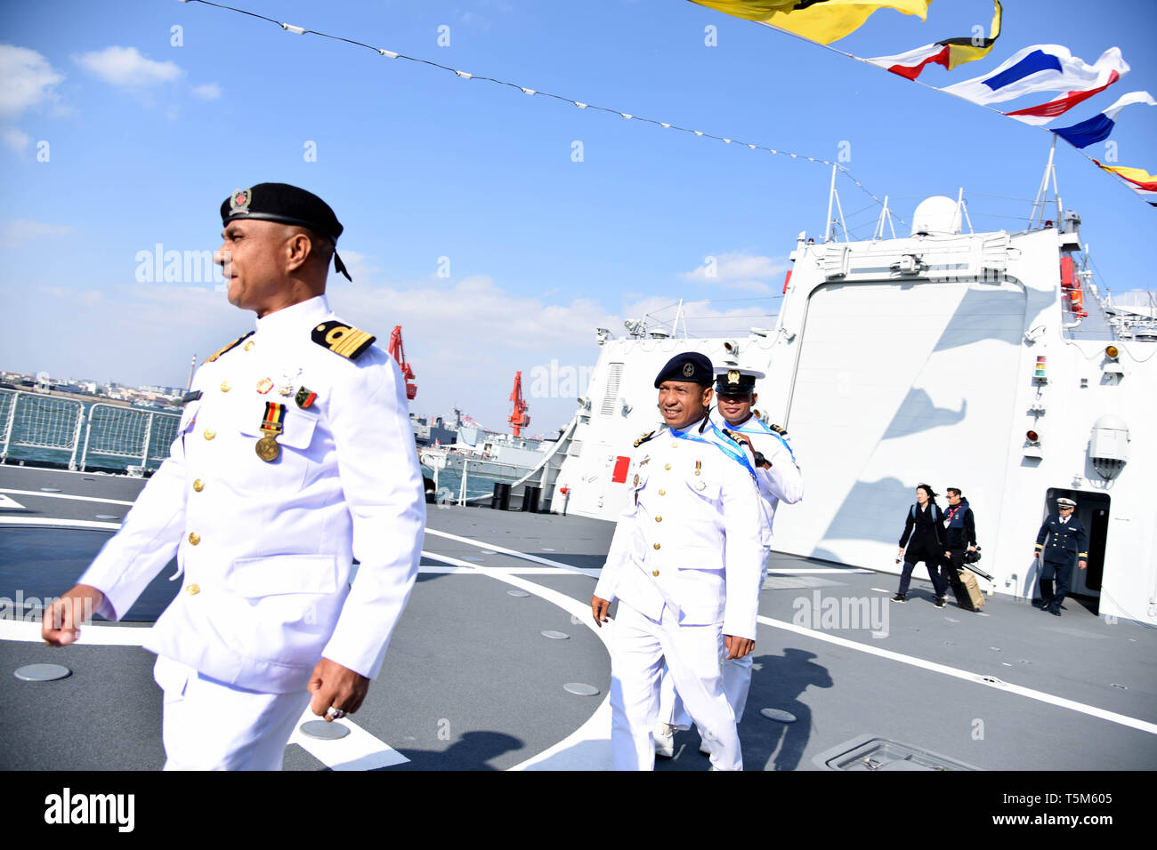 Chinese naval officers soldiers hi-res stock photography and images - Alamy