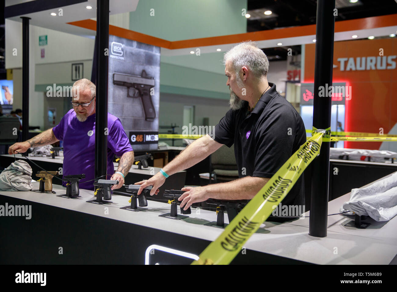 Glock 19 hi-res stock photography and images - Alamy