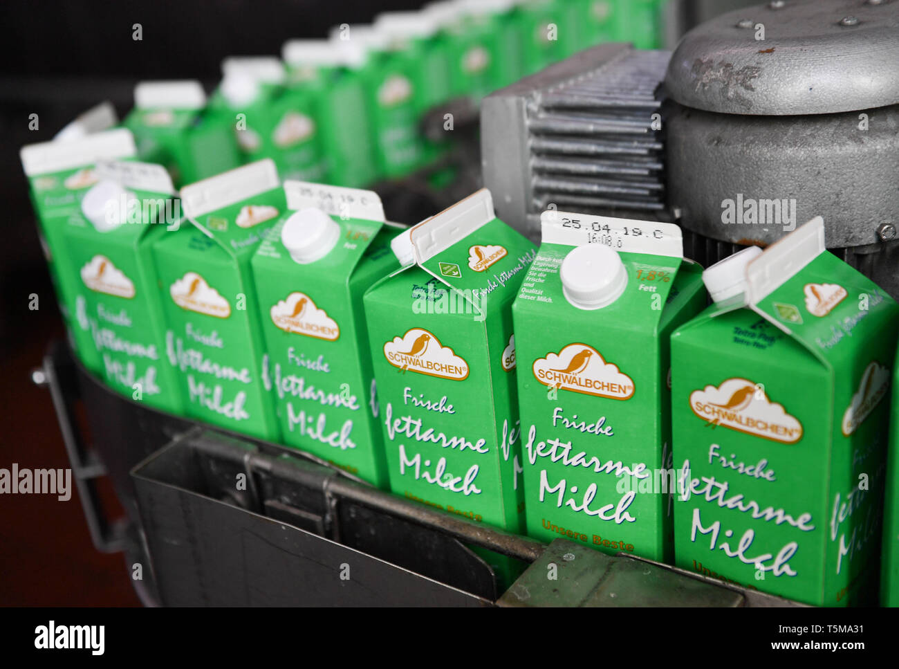 Milk packages hi-res stock photography and images - Alamy