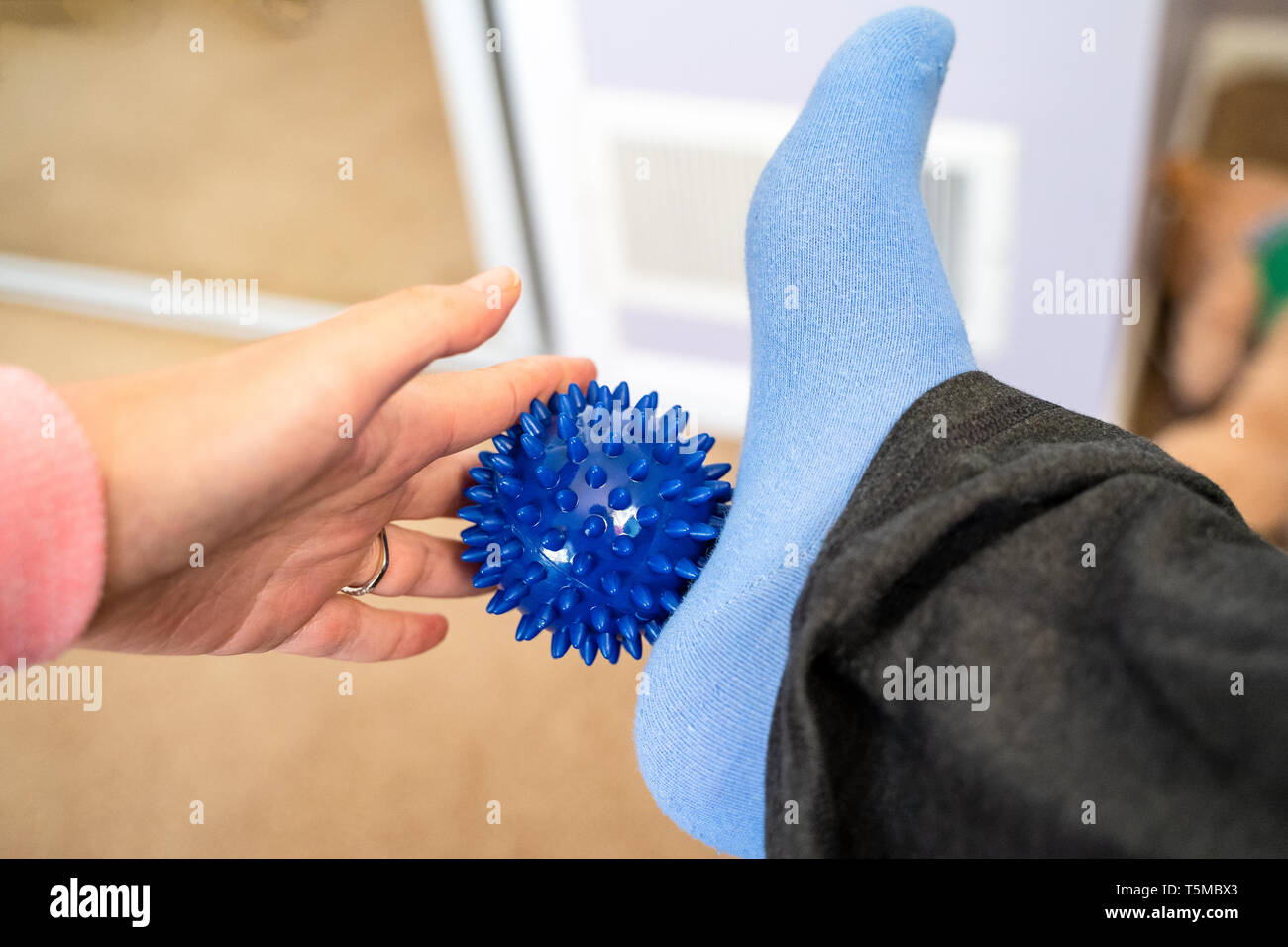 Woman aching feet hi-res stock photography and images - Alamy