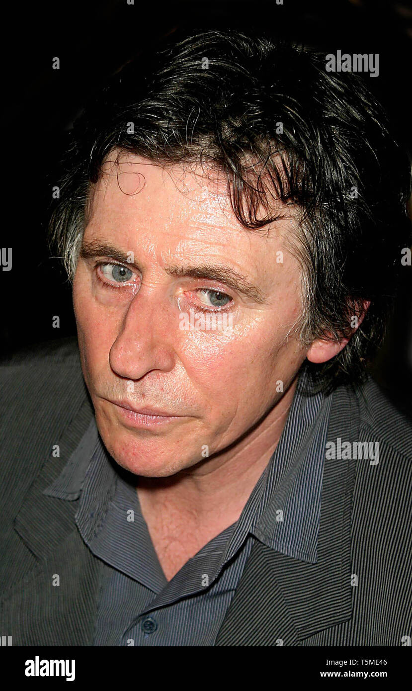 GABRIEL BYRNE 2003 Photo By John Barrett/PHOTOlink.net Stock Photo - Alamy