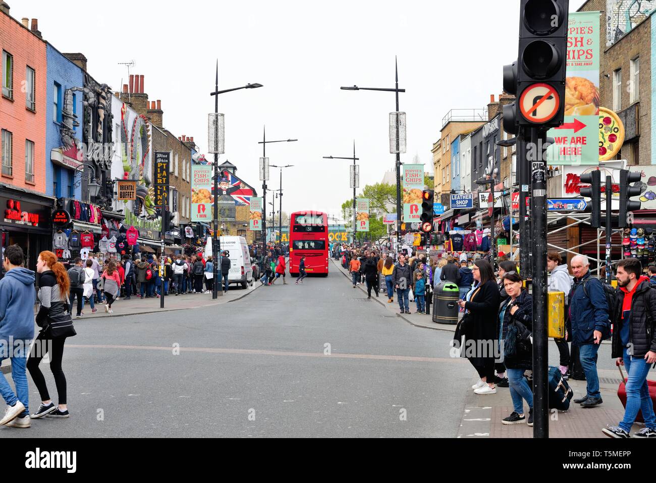 North london high street hi-res stock photography and images - Alamy
