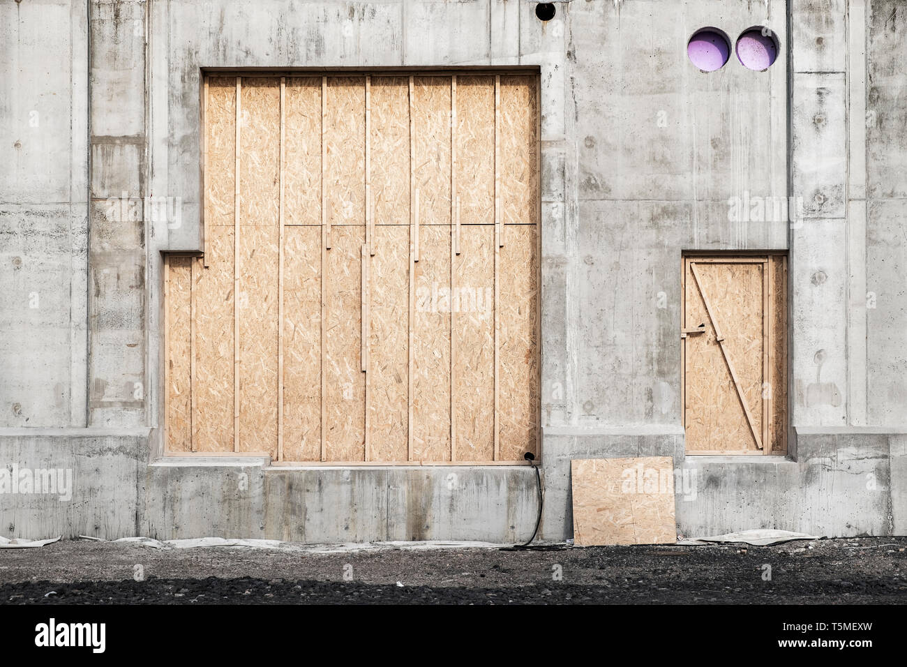 Brick wall in construction progress hi-res stock photography and images ...