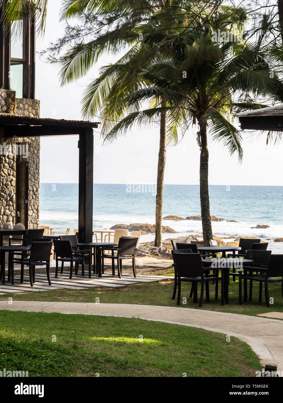 Restaurant tables under trees hi-res stock photography and images - Alamy