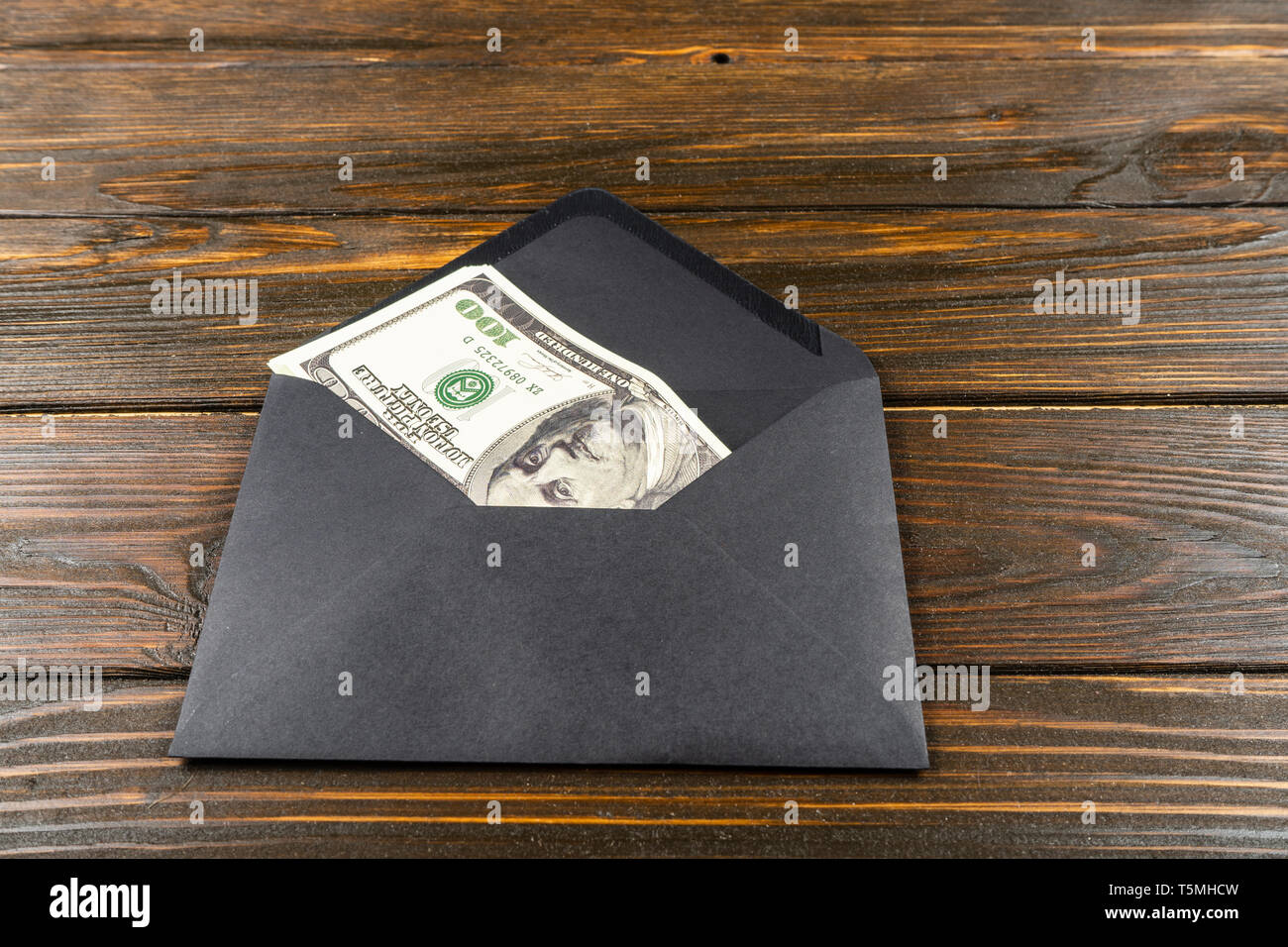 Cash In Brown Envelope High Resolution Stock Photography and Images - Alamy
