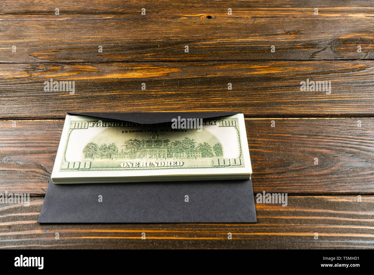 Cash In Brown Envelope High Resolution Stock Photography and Images - Alamy