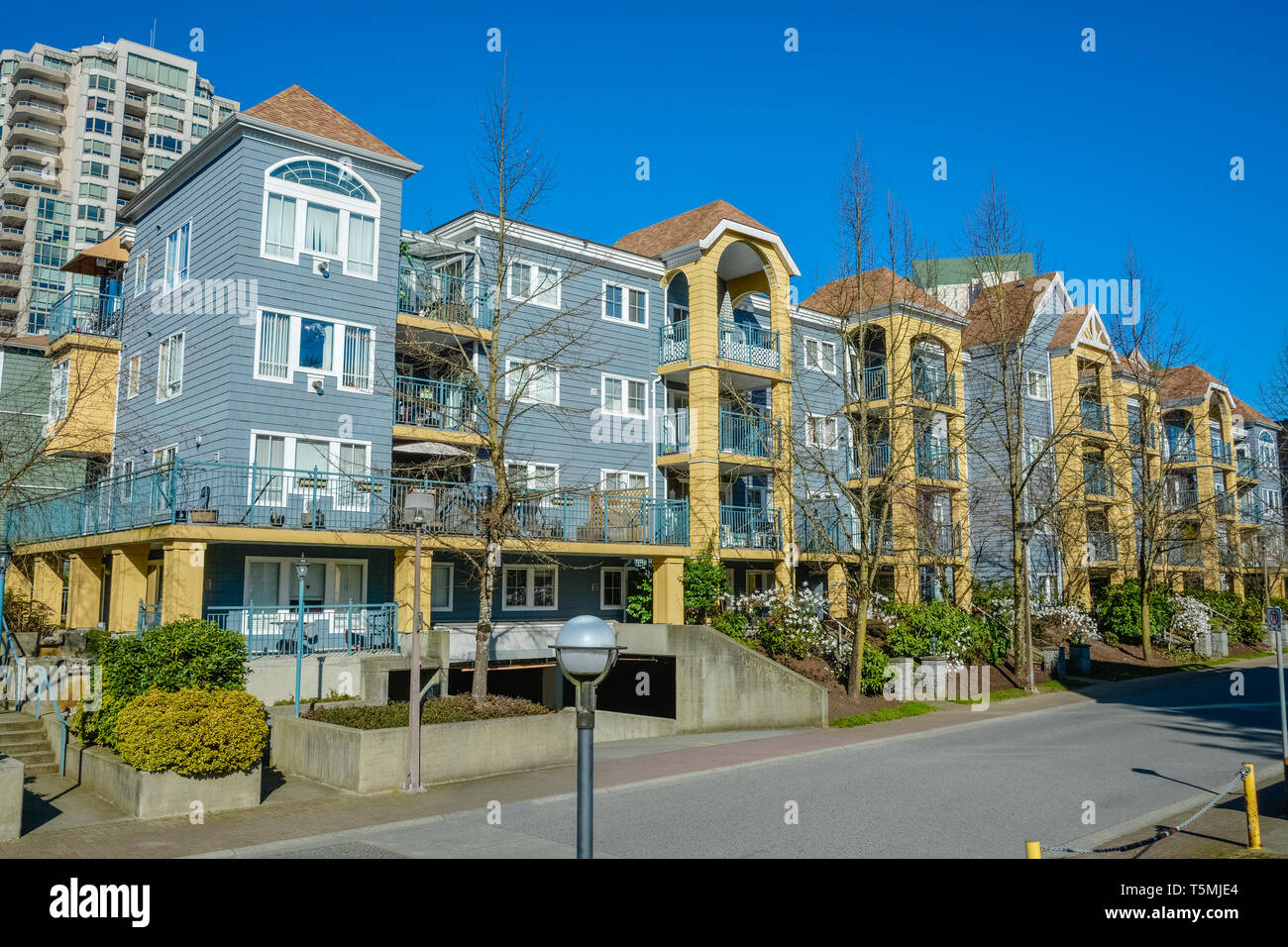 Canadian style buildings hi-res stock photography and images - Alamy