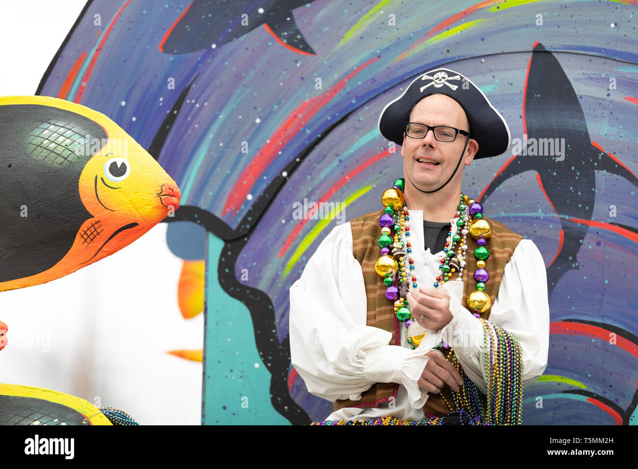 Shark with people hi-res stock photography and images - Alamy