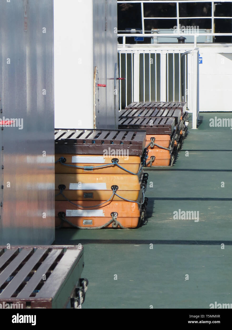 Chain link ferry hi-res stock photography and images - Alamy