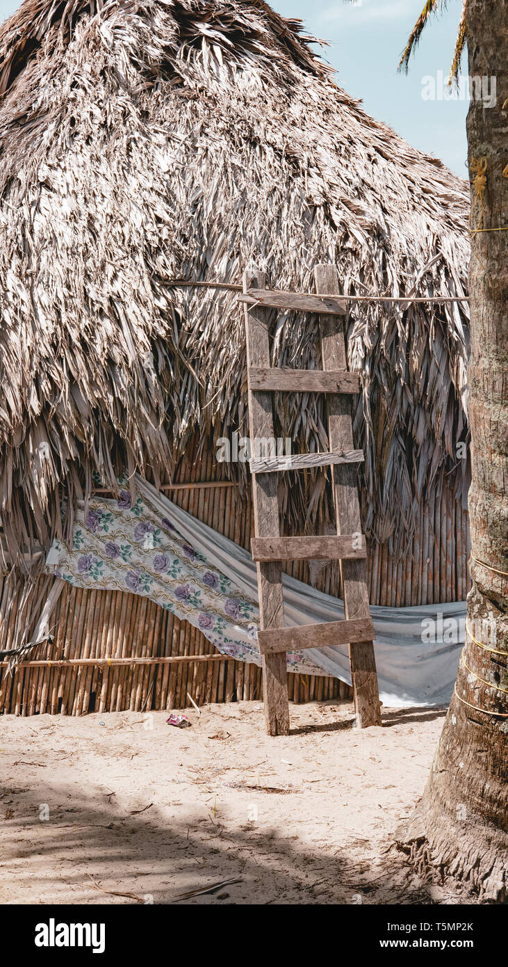 Guna tribe hi-res stock photography and images - Alamy