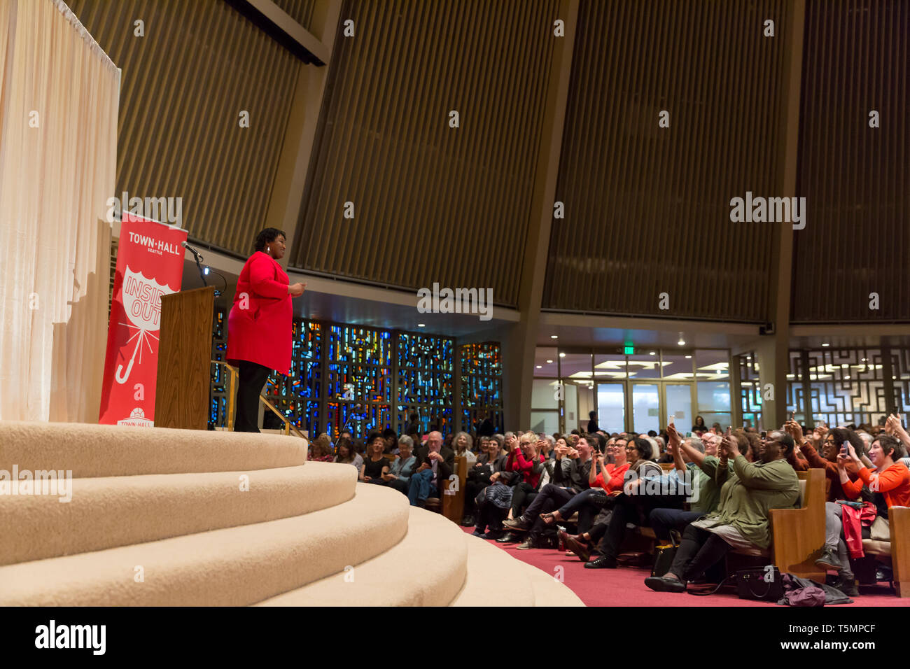 Stacey abrams crowd hi-res stock photography and images - Alamy