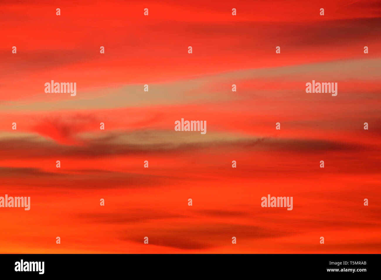Red Sky Sunset Sunrise with a few clouds Stock Photo - Alamy