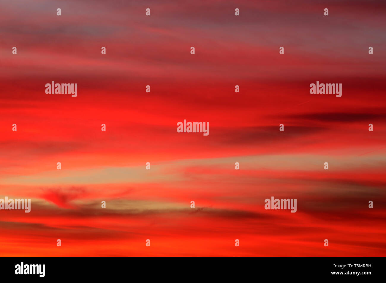 Red Sky Sunset Sunrise with a few clouds Stock Photo - Alamy