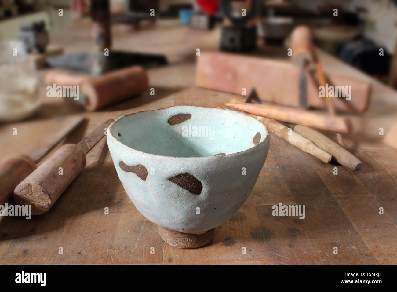 Shino ware Chawan pottery tea bowl with craftsman studio tools Stock ...