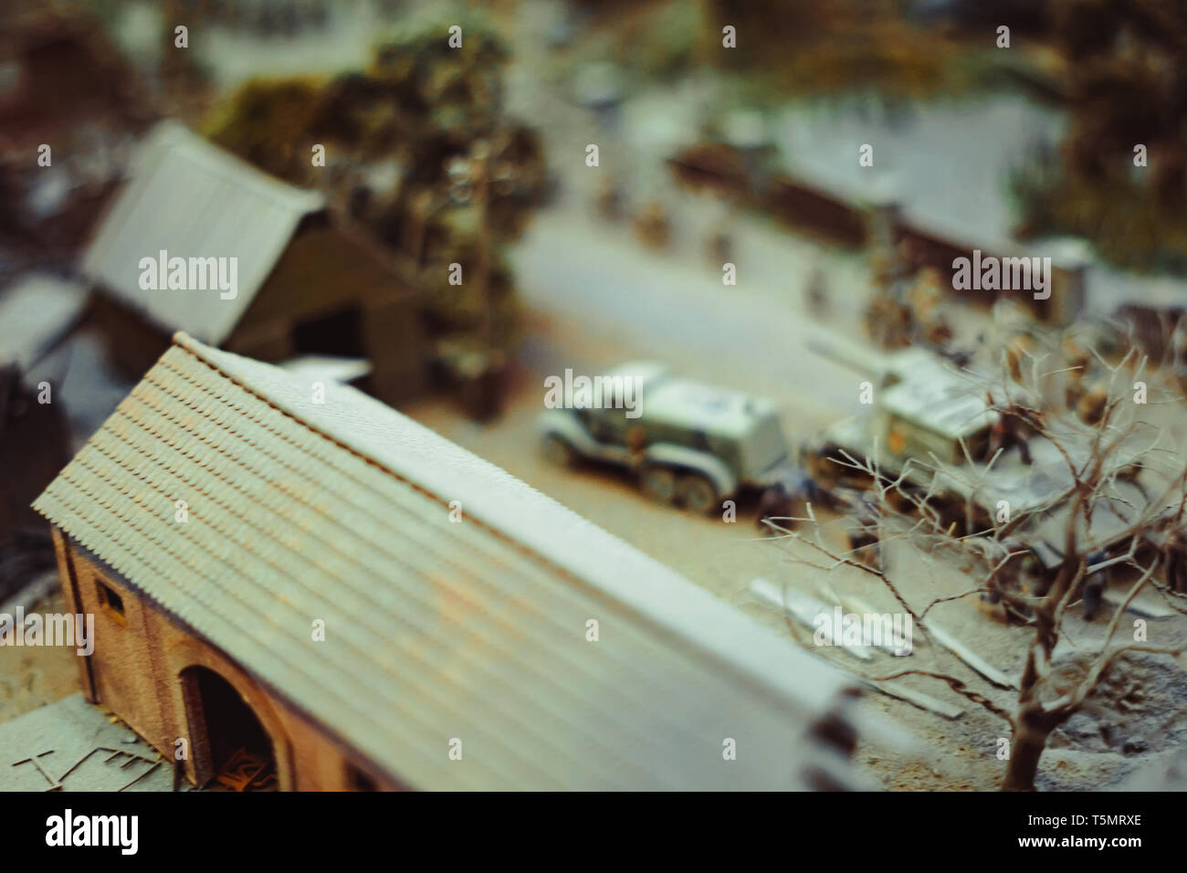 Small metal toy soldiers hi-res stock photography and images - Alamy