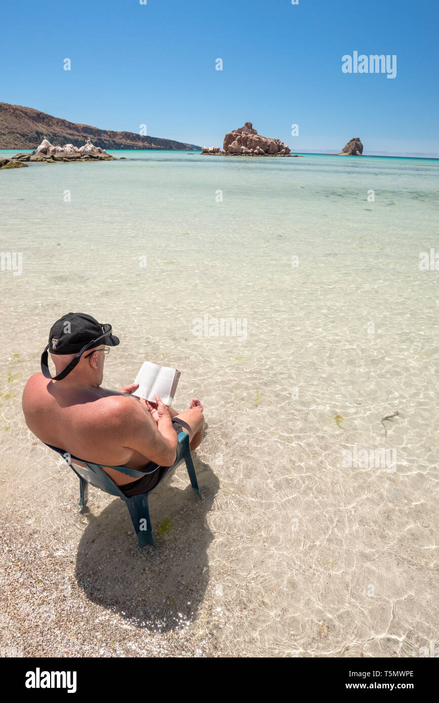 Reading on the beach chair hi-res stock photography and images - Alamy