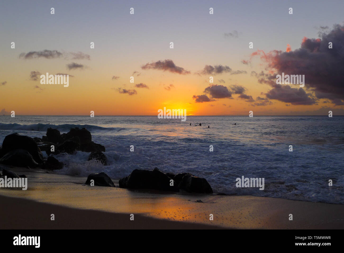 Hawaii, red and yellow sunset hi-res stock photography and images - Alamy