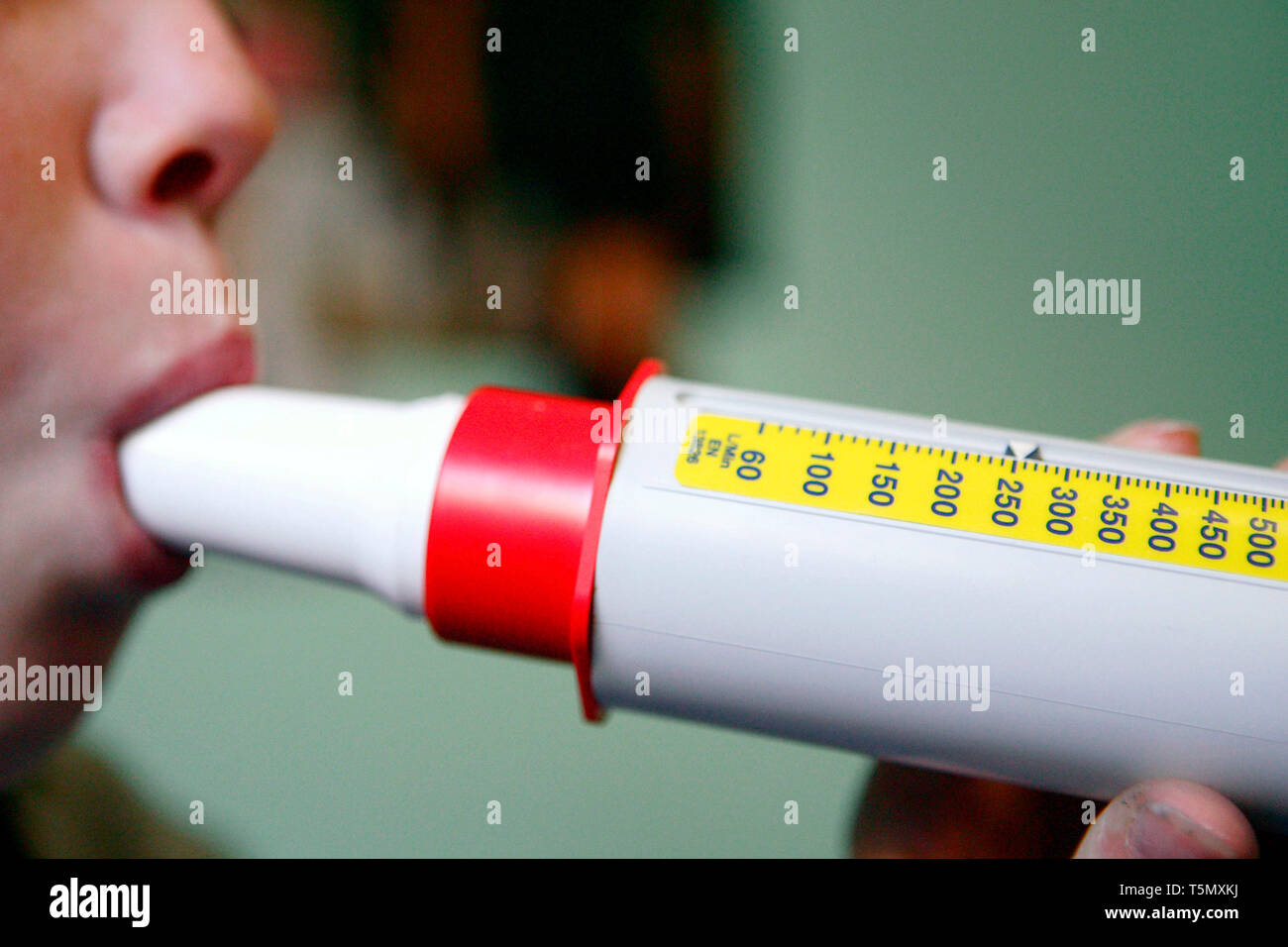 Using a peak flow meter hi-res stock photography and images - Alamy