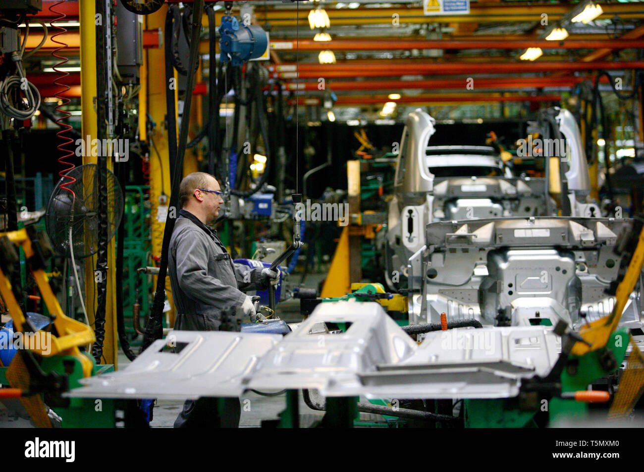 Car assembly plant press hi-res stock photography and images - Alamy