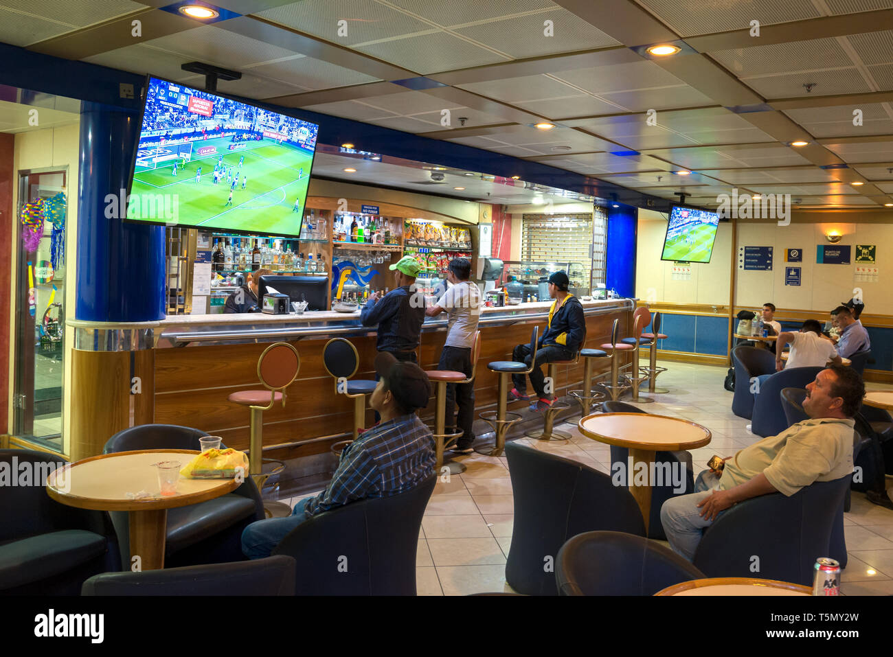 Football bar television hi-res stock photography and images - Alamy