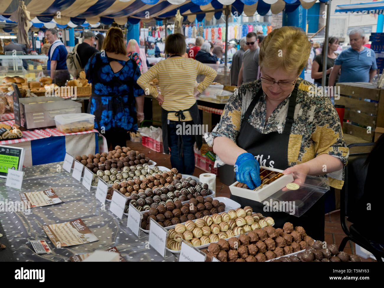 Chocolate stall hi-res stock photography and images - Alamy