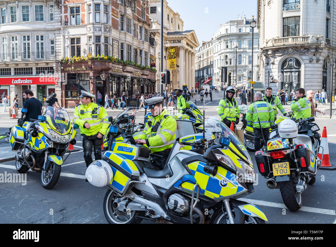 Protective clothing police hi-res stock photography and images - Alamy