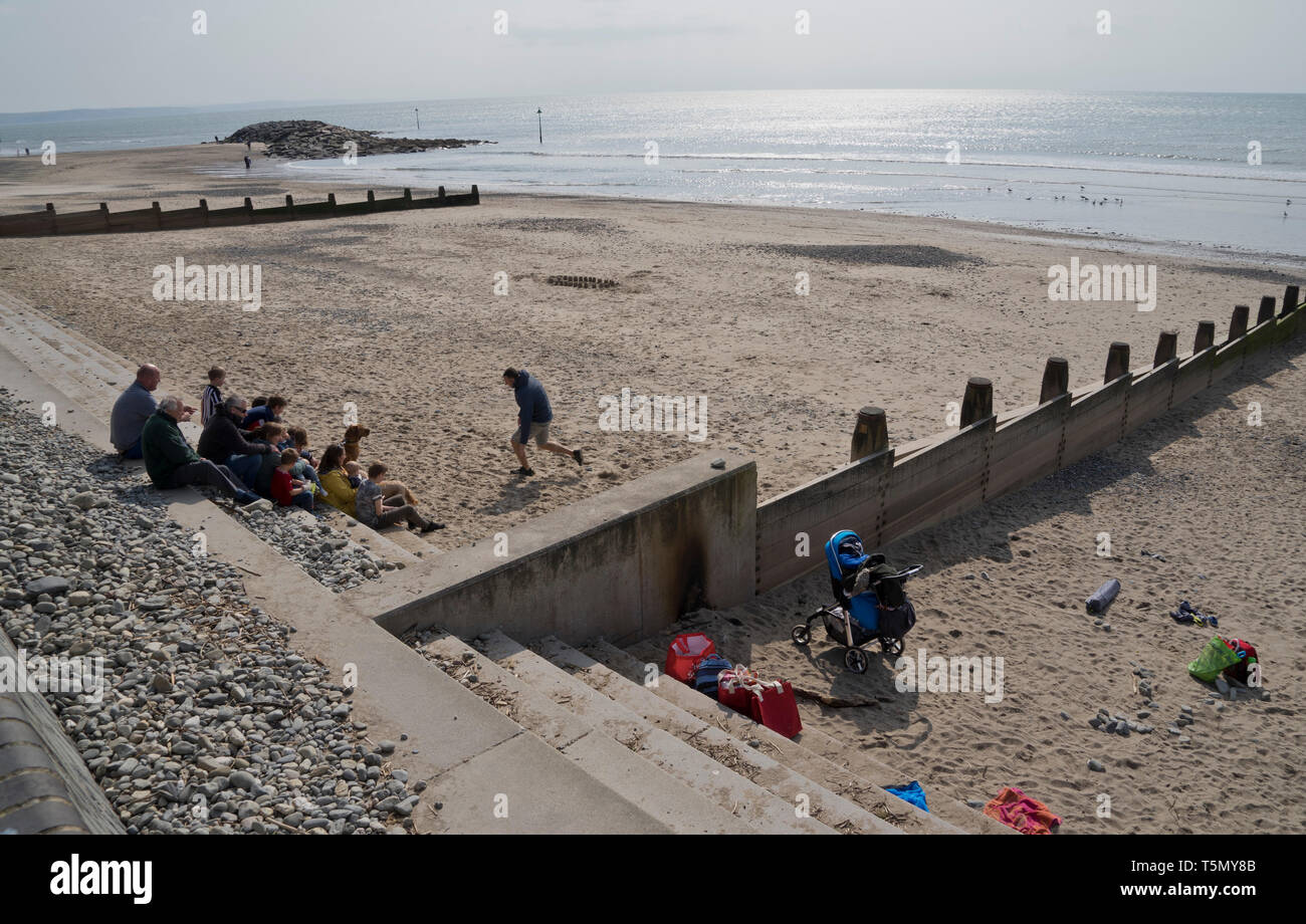 People walking on the beach in Tywyn,Gwynedd,Wales,UK Stock Photo - Alamy
