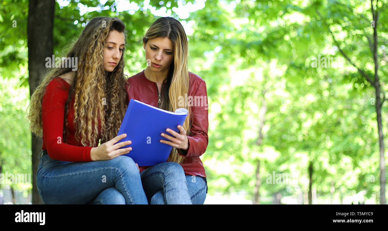 Two students studying together hi-res stock photography and images - Alamy